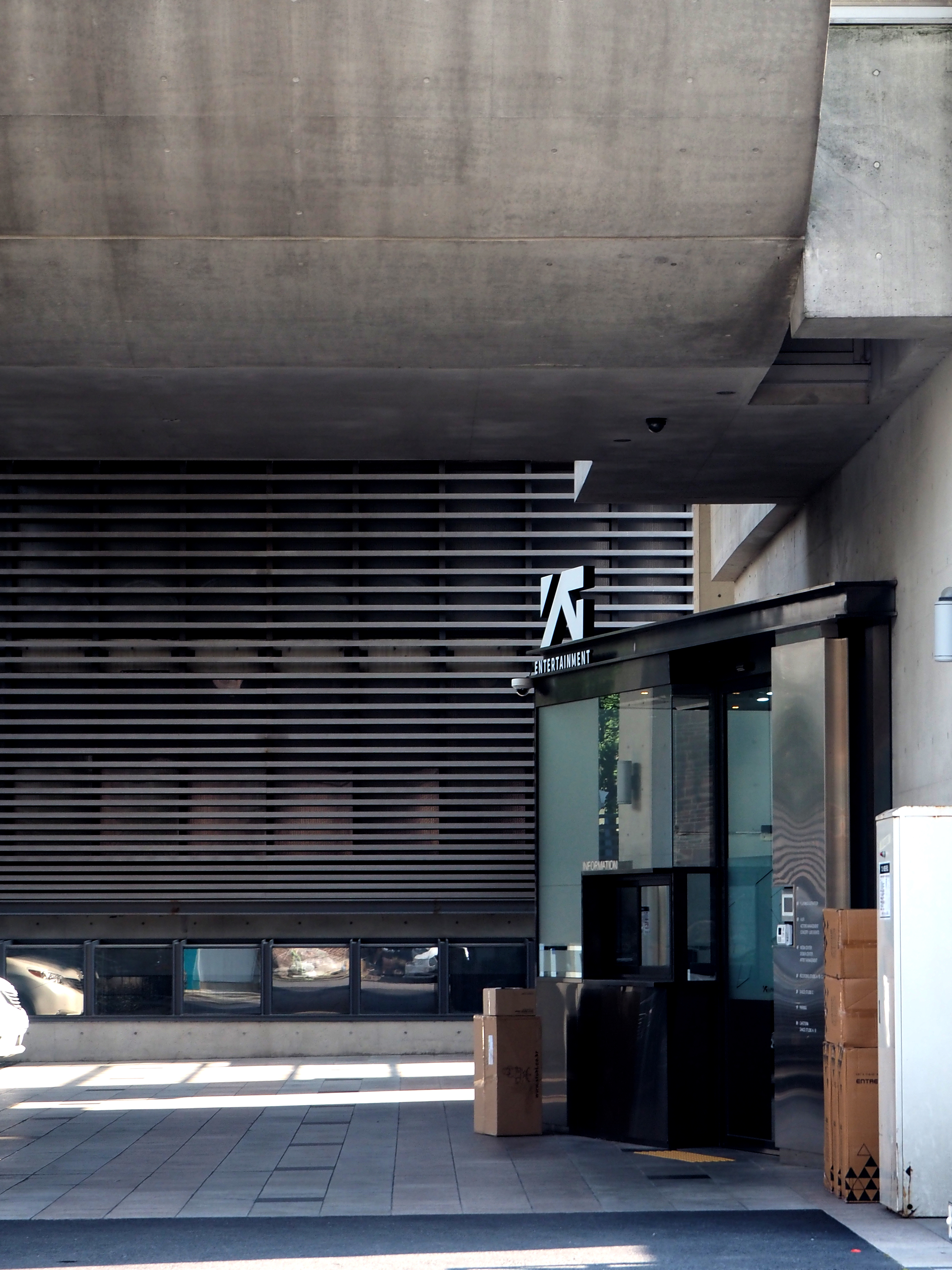 YG Entertainment Building: how to get there & what to see - Tofu V Travels