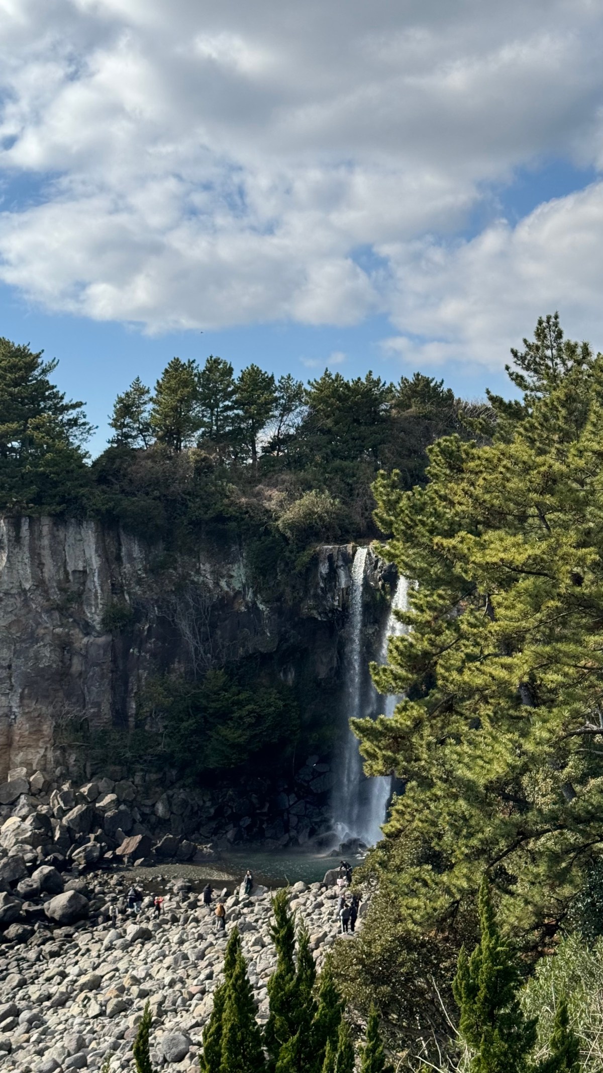Jeongbang Waterfall & Seobok Exhibition Hall - Tofu V Travels