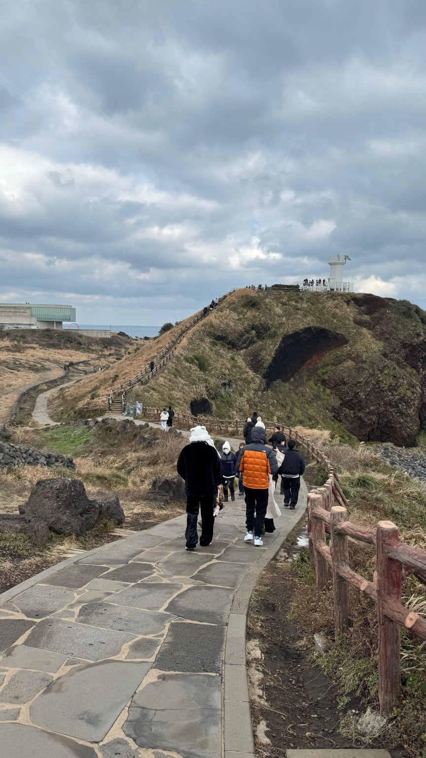 Seopjikoji Coastal Walk: scenic path in Jeju with ocean breeze - Tofu V ...